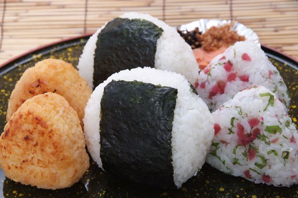 Onigri: prático e popular! – Primeira Página